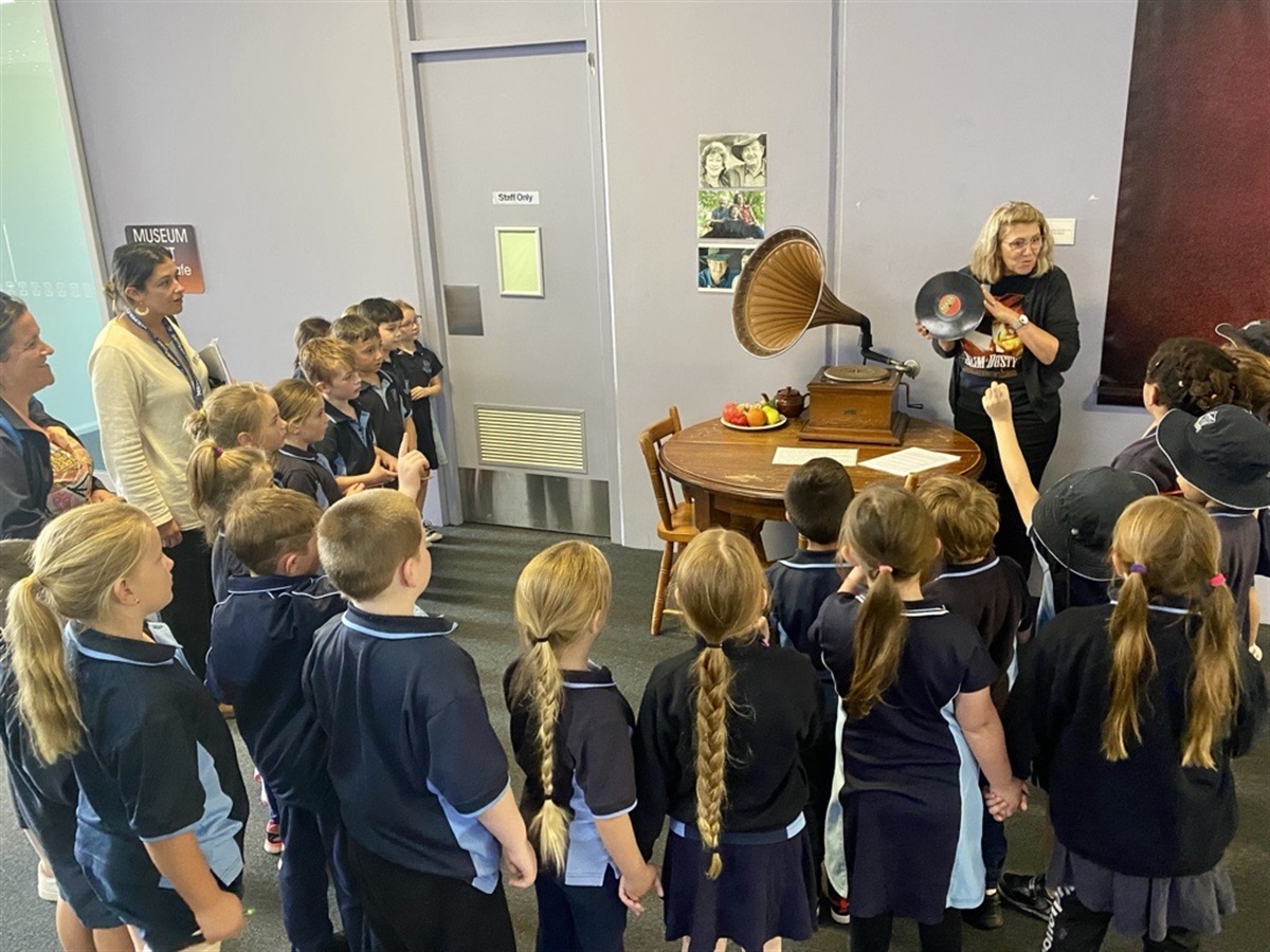 School Bookings Slim Dusty Centre